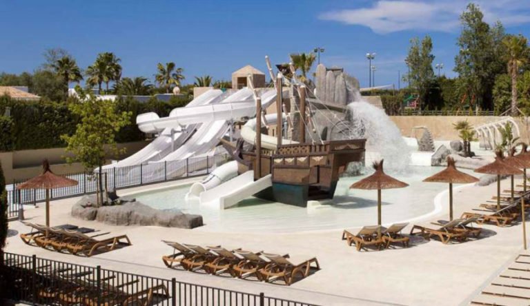 32 Best Hotels in Majorca with Waterslides, Splash Parks & Waterparks!