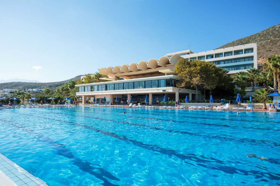 50 Toddler Friendly Hotels With Amazing Splash Parks 2024!