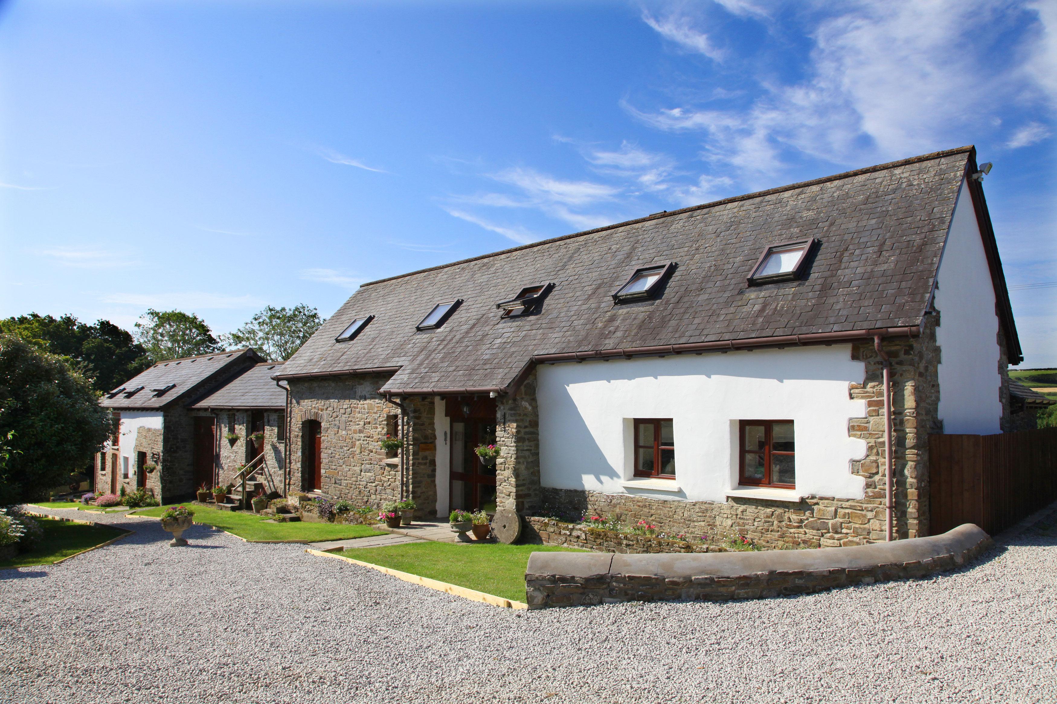 19 BEST Toddler Farm Holidays In The UK