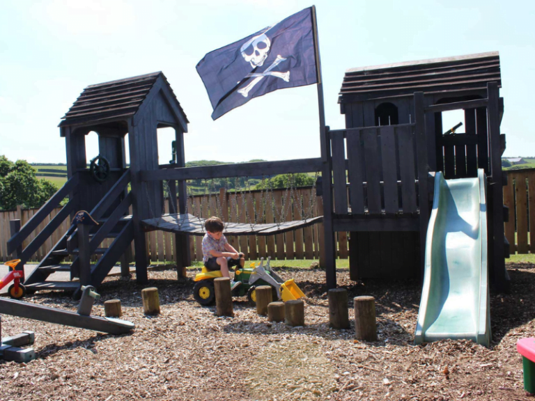 10 BEST Baby & Toddler Friendly Cottages With AMAZING Playgrounds ...