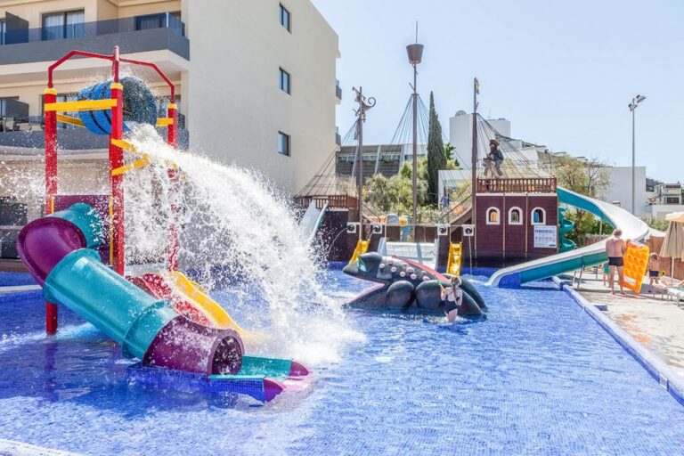 32 Best Hotels in Majorca with Waterslides, Splash Parks & Waterparks!