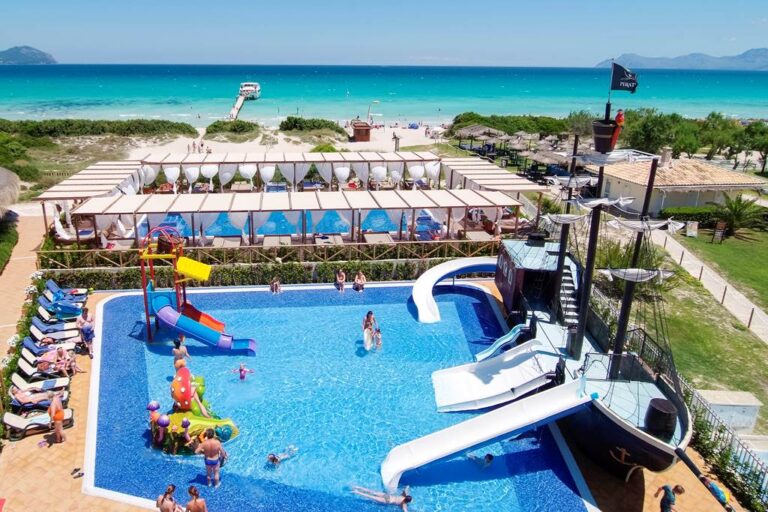 32 Best Hotels in Majorca with Waterslides, Splash Parks & Waterparks!