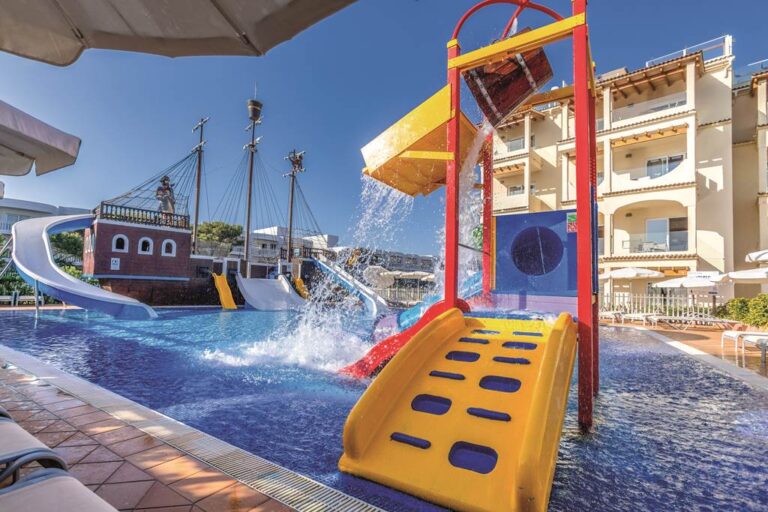 32 Best Hotels in Majorca with Waterslides, Splash Parks & Waterparks!