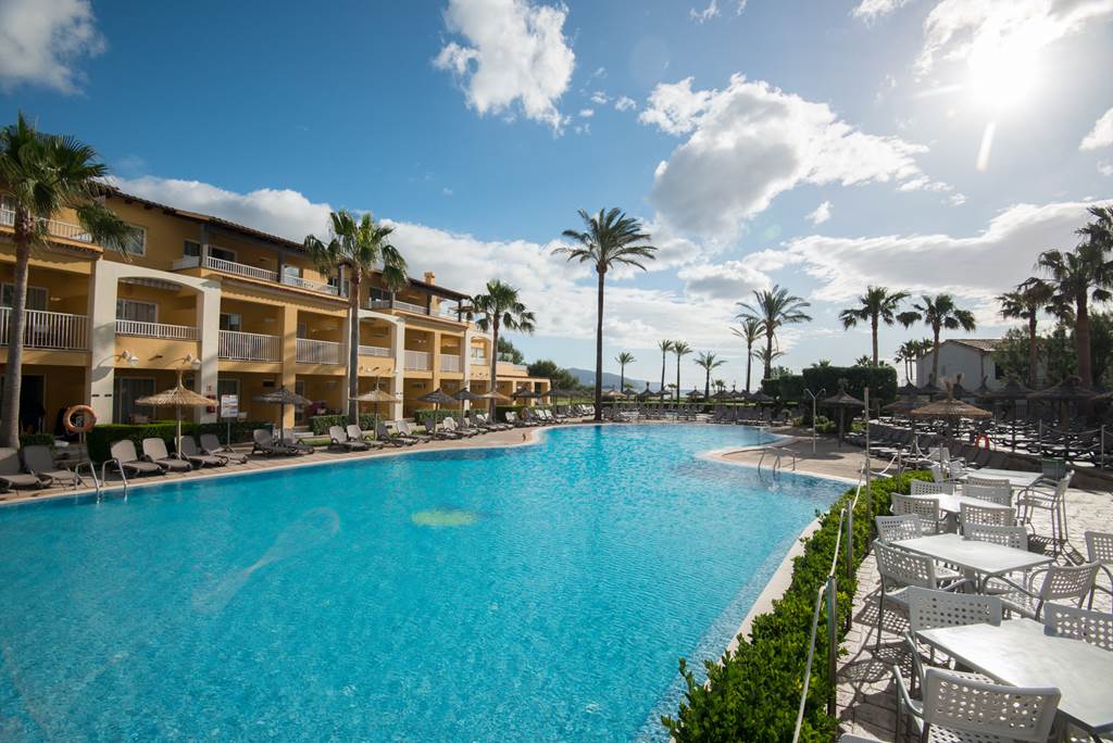 32 Best Hotels in Majorca with Amazing Waterslides and Splash Parks!