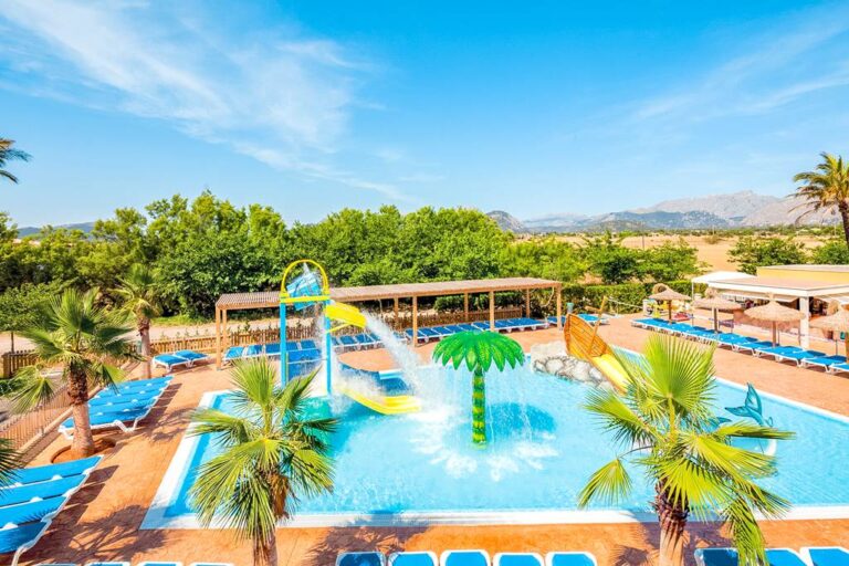 32 Best Hotels in Majorca with Waterslides, Splash Parks & Waterparks!