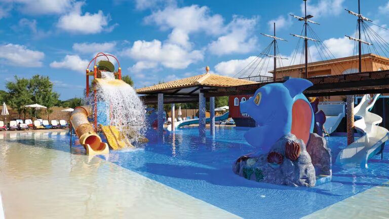 32 Best Hotels in Majorca with Waterslides, Splash Parks & Waterparks!