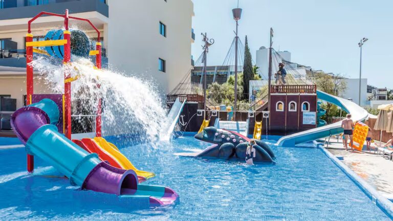32 Best Hotels in Majorca with Waterslides, Splash Parks & Waterparks!