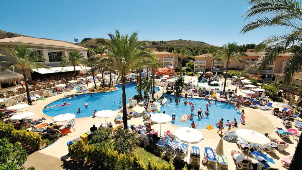 32 Best Hotels in Majorca with Waterslides, Splash Parks & Waterparks!