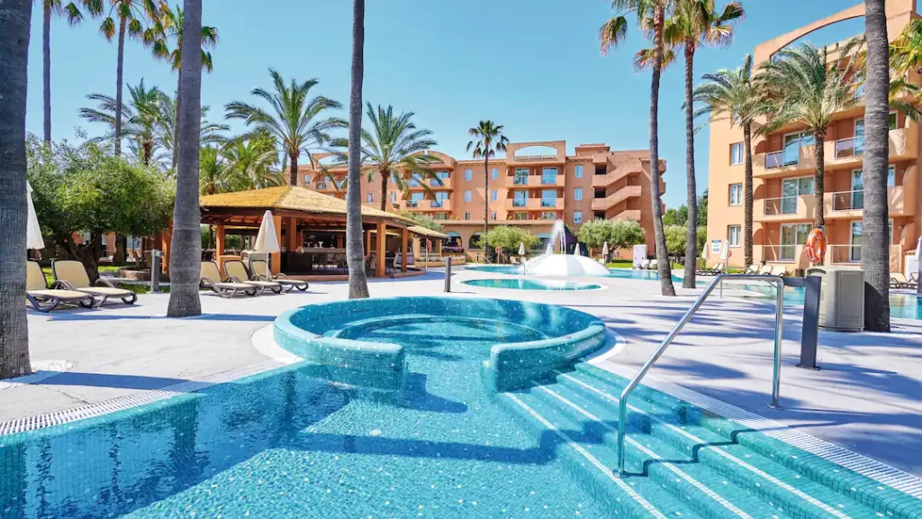 32 Best Hotels in Majorca with Waterslides, Splash Parks & Waterparks!