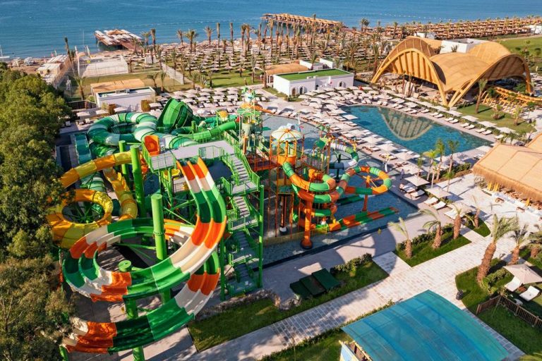 10 Best Hotels in Turkey with Amazing Waterparks!