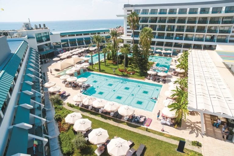 10 Best Hotels In Turkey With Swim Up Rooms - Perfect For Families!