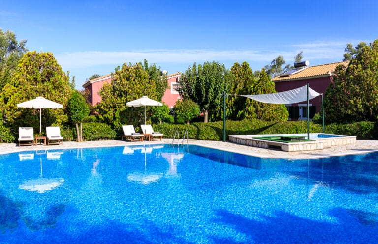 50 BEST Baby and Toddler Friendly Places To Stay In Greece 😀