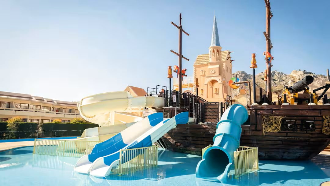23 Best Resorts In Greece With Amazing Waterparks & Splash Parks!