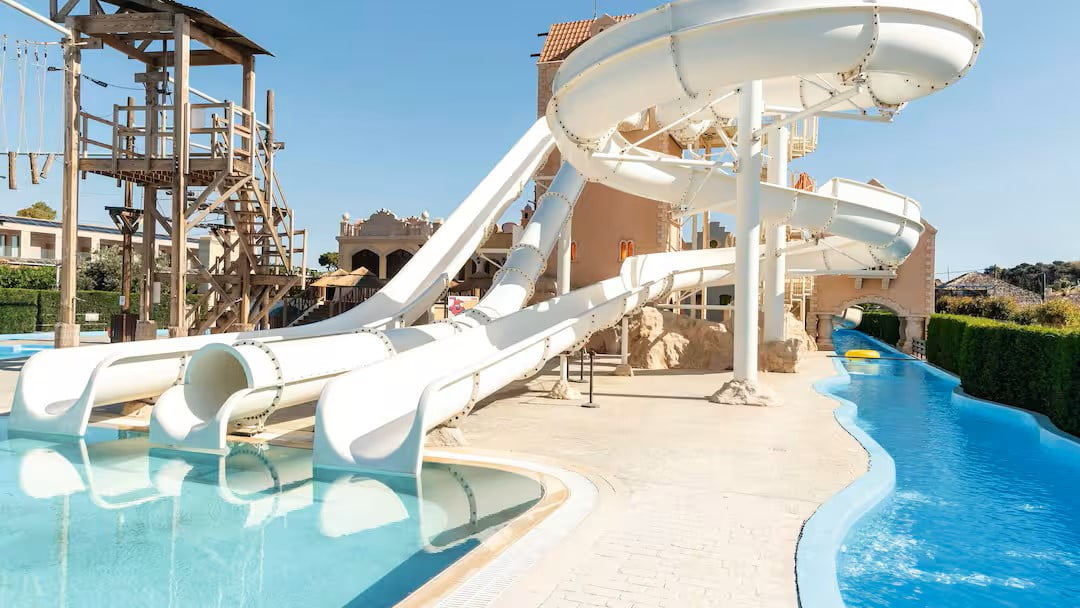 23 Best Resorts In Greece With Amazing Waterparks & Splash Parks!